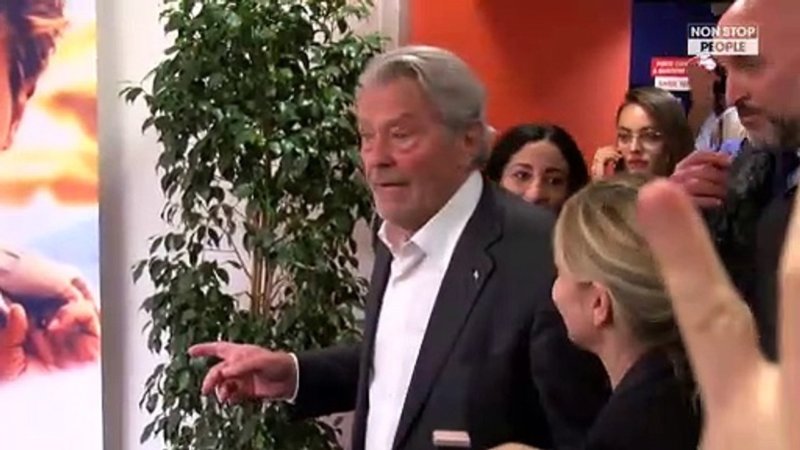 Alain Delon : deux ans après son AVC, l'acteur s'apprête à faire son ...